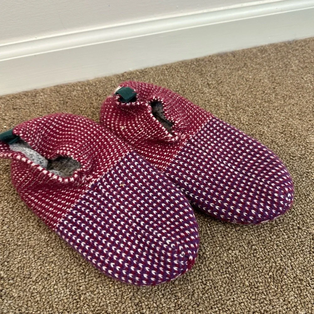Bombas | Shoes | Bombas Textured Gripper Slippers In Cabarnet Size ...